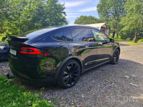 Black Tesla Model X 2018 in Riga, with an engine capacity of 0.00 L and mileage of 159 thousand km for 31000 €, photo 7 on AUTOMOTO.COM.LV