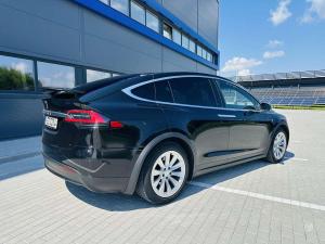Melns Tesla Model X 2018 Panevēža, ar dzinēja tilpumu 0.00 L un nobraukumu 280 tūkst. km par 23900 €, foto 4 vietnē AUTOMOTO.COM.LV