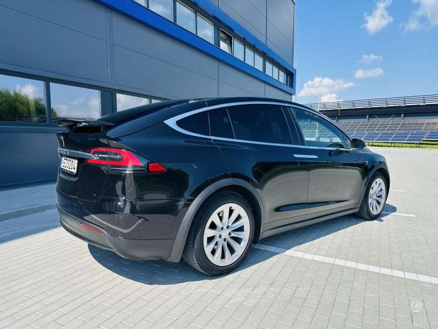 Melns Tesla Model X 2018 Panevēža, ar dzinēja tilpumu 0.00 L un nobraukumu 280 tūkst. km par 23900 €, foto 4 vietnē AUTOMOTO.COM.LV