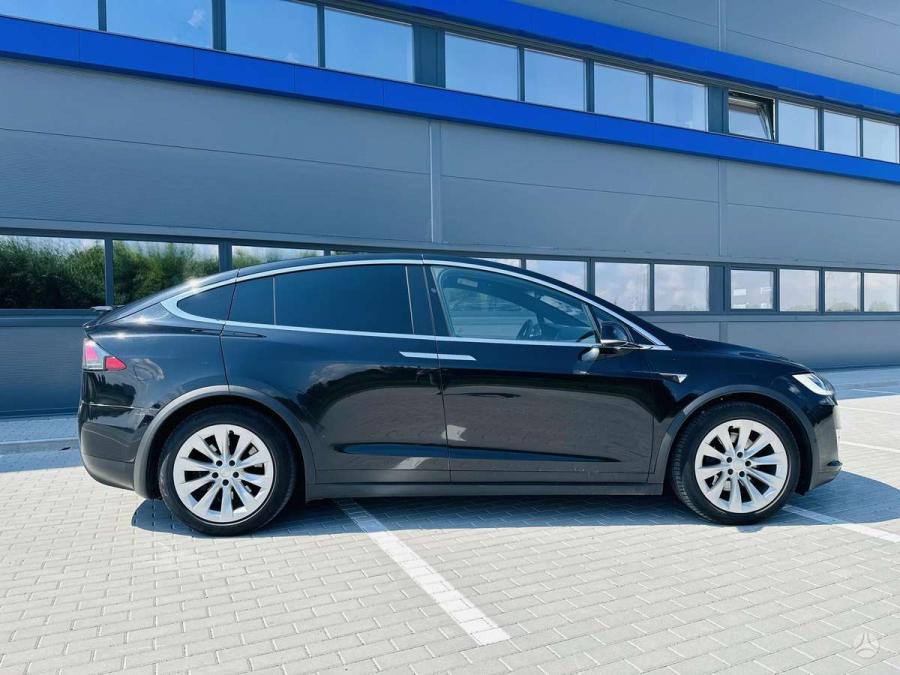 Melns Tesla Model X 2018 Panevēža, ar dzinēja tilpumu 0.00 L un nobraukumu 280 tūkst. km par 23900 €, foto 5 vietnē AUTOMOTO.COM.LV