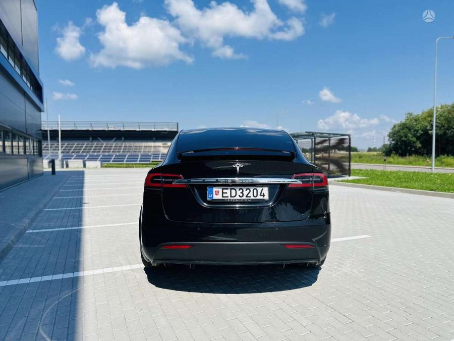 Melns Tesla Model X 2018 Panevēža, ar dzinēja tilpumu 0.00 L un nobraukumu 280 tūkst. km par 23900 €, foto 7 vietnē AUTOMOTO.COM.LV