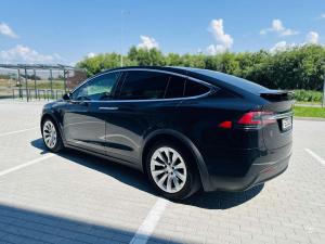 Melns Tesla Model X 2018 Panevēža, ar dzinēja tilpumu 0.00 L un nobraukumu 280 tūkst. km par 23900 €, foto 8 vietnē AUTOMOTO.COM.LV