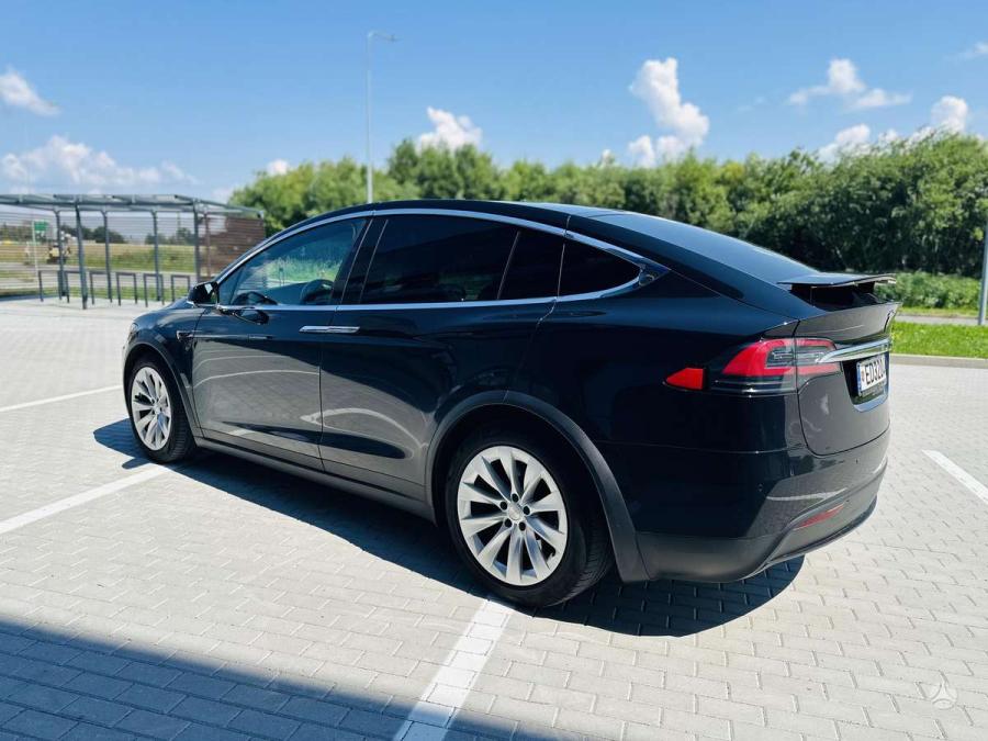 Melns Tesla Model X 2018 Panevēža, ar dzinēja tilpumu 0.00 L un nobraukumu 280 tūkst. km par 23900 €, foto 8 vietnē AUTOMOTO.COM.LV