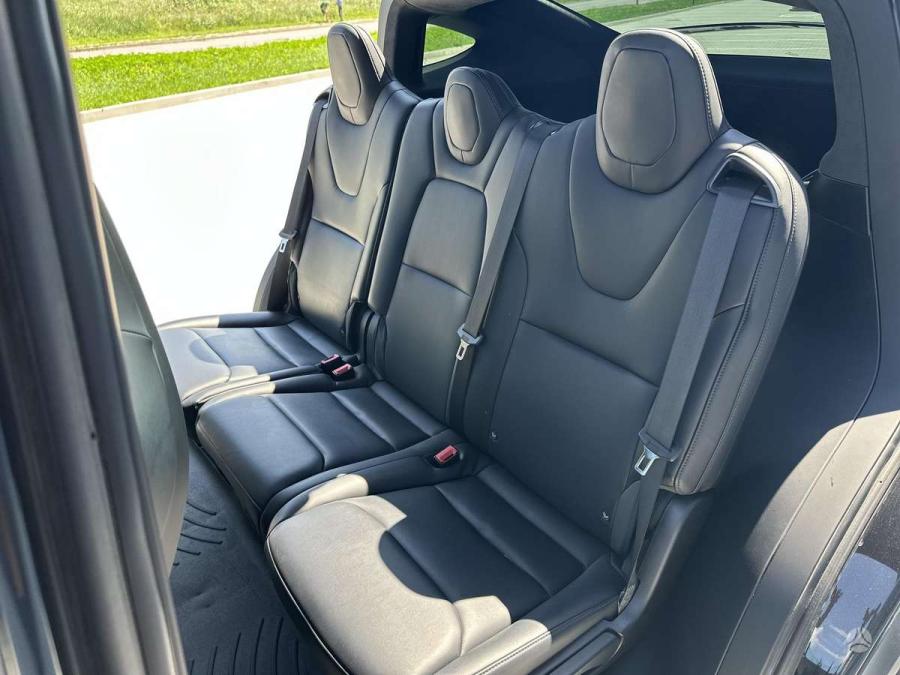 Melns Tesla Model X 2018 Panevēža, ar dzinēja tilpumu 0.00 L un nobraukumu 280 tūkst. km par 23900 €, foto 13 vietnē AUTOMOTO.COM.LV