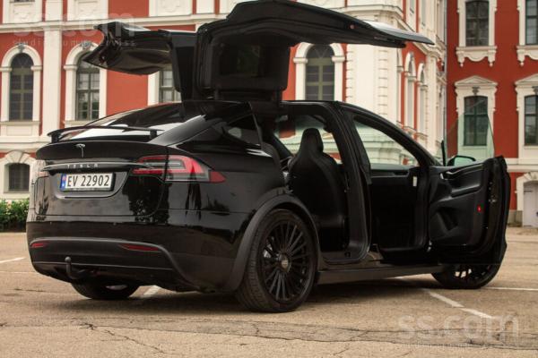 Black Tesla Model X 2018 in Jelgava, with an engine capacity of 0.00 L and mileage of 196 thousand km for 21900 €, photo 9 on AUTOMOTO.COM.LV