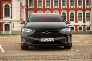 Black Tesla Model X 2018 in Jelgava, with an engine capacity of 0.00 L and mileage of 196 thousand km for 21900 €, photo 3 on AUTOMOTO.COM.LV