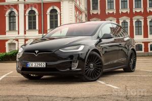 Black Tesla Model X 2018 in Jelgava, with an engine capacity of 0.00 L and mileage of 196 thousand km for 21900 €, photo 4 on AUTOMOTO.COM.LV