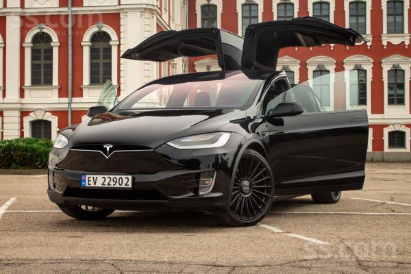 Melns Tesla Model X 2018 Jelgava, ar dzinēja tilpumu 0.00 L un nobraukumu 196 tūkst. km par 21900 €, foto 4 vietnē AUTOMOTO.COM.LV