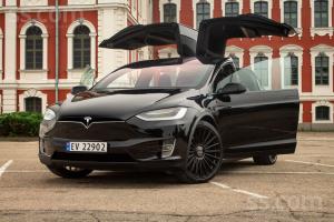 Black Tesla Model X 2018 in Jelgava, with an engine capacity of 0.00 L and mileage of 196 thousand km for 21900 €, photo 5 on AUTOMOTO.COM.LV