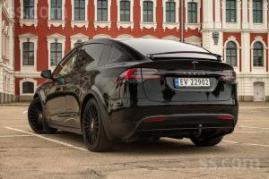 Black Tesla Model X 2018 in Jelgava, with an engine capacity of 0.00 L and mileage of 196 thousand km for 21900 €, photo 7 on AUTOMOTO.COM.LV