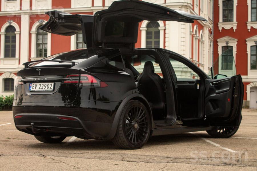 Black Tesla Model X 2018 in Jelgava, with an engine capacity of 0.00 L and mileage of 196 thousand km for 21900 €, photo 10 on AUTOMOTO.COM.LV