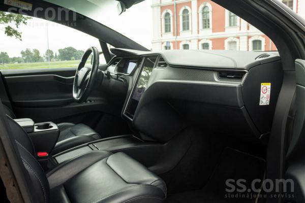 Melns Tesla Model X 2018 Jelgava, ar dzinēja tilpumu 0.00 L un nobraukumu 196 tūkst. km par 21900 €, foto 10 vietnē AUTOMOTO.COM.LV
