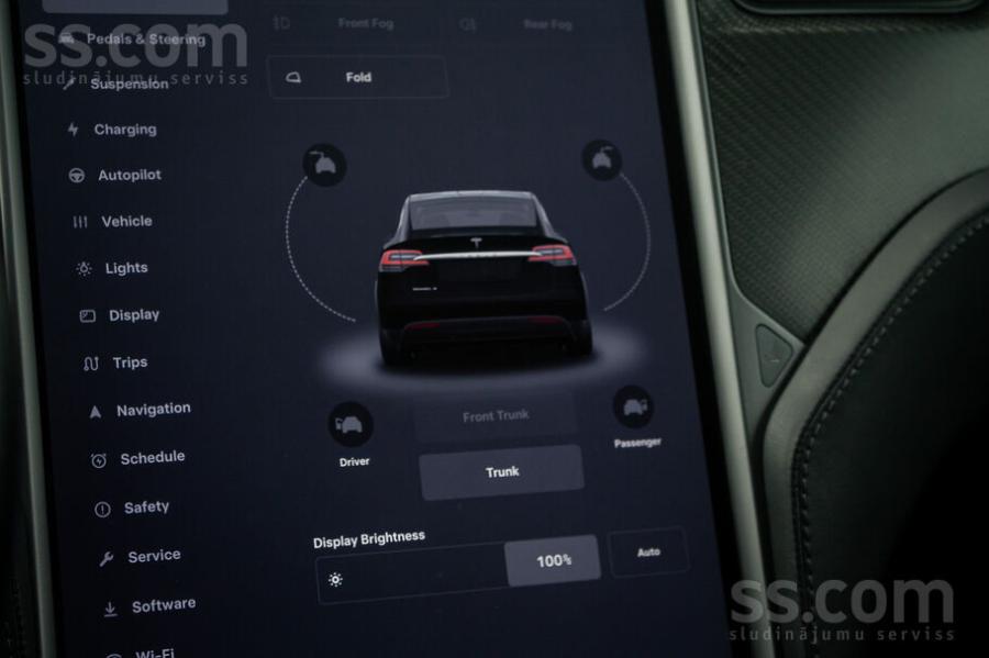 Black Tesla Model X 2018 in Jelgava, with an engine capacity of 0.00 L and mileage of 196 thousand km for 21900 €, photo 20 on AUTOMOTO.COM.LV
