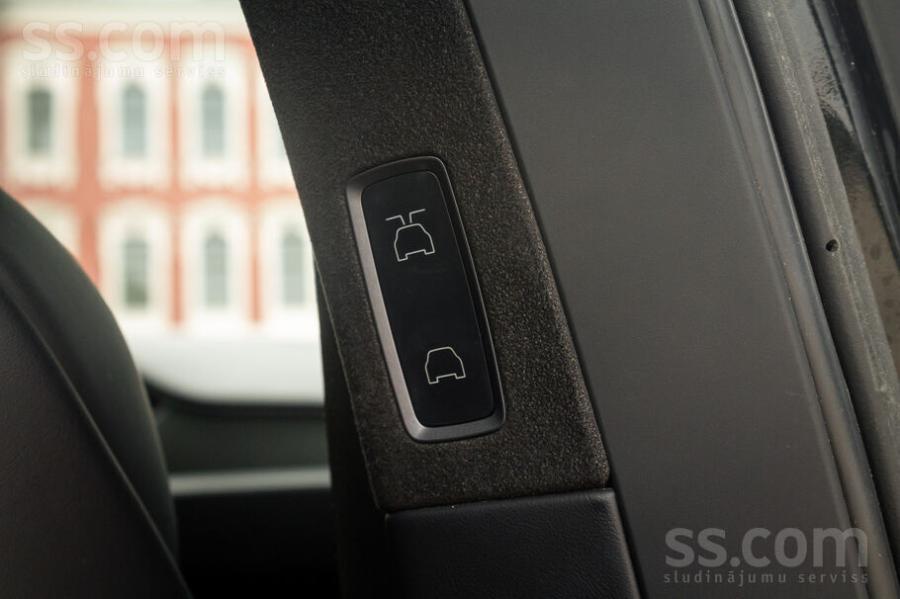 Black Tesla Model X 2018 in Jelgava, with an engine capacity of 0.00 L and mileage of 196 thousand km for 21900 €, photo 27 on AUTOMOTO.COM.LV