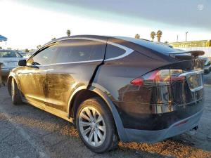 Black Tesla Model X 2018 in Klaipeda, with an engine capacity of 0.00 L and mileage of 101 thousand km for 11700 €, photo 3 on AUTOMOTO.COM.LV