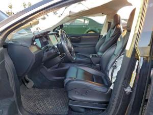 Black Tesla Model X 2018 in Klaipeda, with an engine capacity of 0.00 L and mileage of 101 thousand km for 11700 €, photo 8 on AUTOMOTO.COM.LV