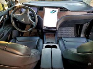 Black Tesla Model X 2018 in Klaipeda, with an engine capacity of 0.00 L and mileage of 101 thousand km for 11700 €, photo 9 on AUTOMOTO.COM.LV