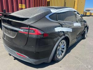 Black Tesla Model X 2018 in Klaipeda, with an engine capacity of 0.00 L and mileage of 101 thousand km for 11700 €, photo 14 on AUTOMOTO.COM.LV