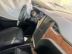 Black Tesla Model X 2018 in Klaipeda, with an engine capacity of 0.00 L and mileage of 101 thousand km for 11700 €, photo 15 on AUTOMOTO.COM.LV