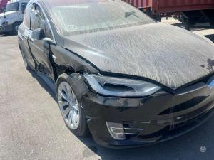 Black Tesla Model X 2018 in Klaipeda, with an engine capacity of 0.00 L and mileage of 101 thousand km for 11700 €, photo 17 on AUTOMOTO.COM.LV