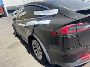 Black Tesla Model X 2018 in Klaipeda, with an engine capacity of 0.00 L and mileage of 101 thousand km for 11700 €, photo 18 on AUTOMOTO.COM.LV
