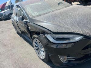 Black Tesla Model X 2018 in Klaipeda, with an engine capacity of 0.00 L and mileage of 101 thousand km for 11700 €, photo 19 on AUTOMOTO.COM.LV