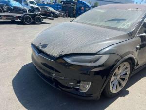 Black Tesla Model X 2018 in Klaipeda, with an engine capacity of 0.00 L and mileage of 101 thousand km for 11700 €, photo 21 on AUTOMOTO.COM.LV