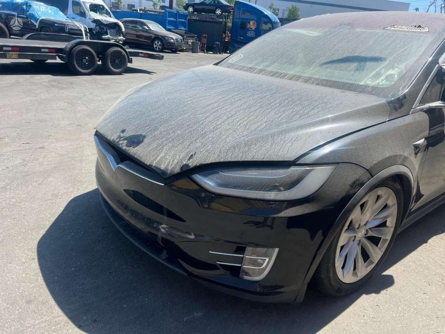 Black Tesla Model X 2018 in Klaipeda, with an engine capacity of 0.00 L and mileage of 101 thousand km for 11700 €, photo 21 on AUTOMOTO.COM.LV