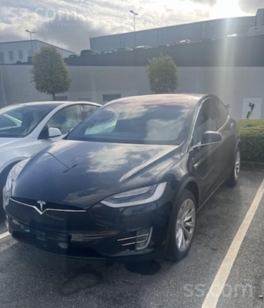 Black Tesla Model X 2018 in Riga, with an engine capacity of 0.00 L and mileage of 180 thousand km for 20777 €, photo 3 on AUTOMOTO.COM.LV
