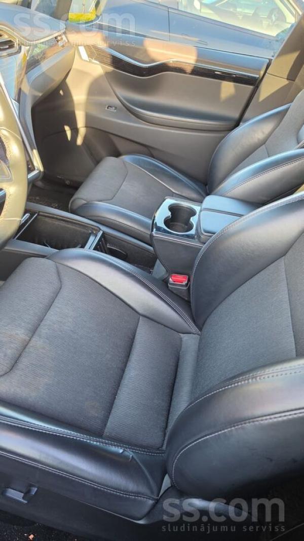 Melns Tesla Model X 2018 Rīga, ar dzinēja tilpumu 0.00 L un nobraukumu 180 tūkst. km par 20777 €, foto 5 vietnē AUTOMOTO.COM.LV