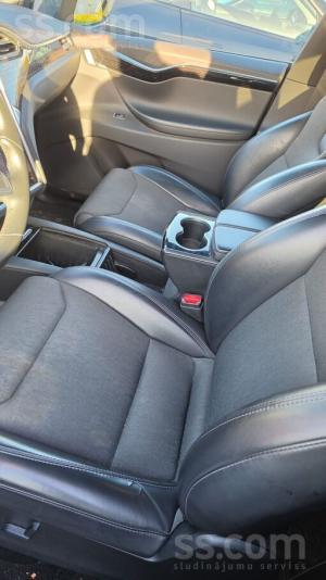 Black Tesla Model X 2018 in Riga, with an engine capacity of 0.00 L and mileage of 180 thousand km for 20777 €, photo 5 on AUTOMOTO.COM.LV