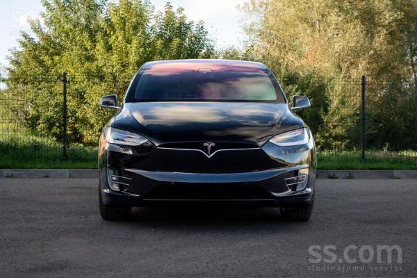Black Tesla Model X 2018 in Jelgava, with an engine capacity of 0.00 L and mileage of 152 thousand km for 21500 €, photo 3 on AUTOMOTO.COM.LV