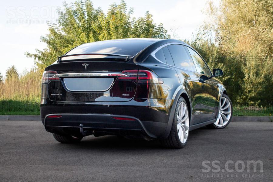 Black Tesla Model X 2018 in Jelgava, with an engine capacity of 0.00 L and mileage of 152 thousand km for 21500 €, photo 7 on AUTOMOTO.COM.LV