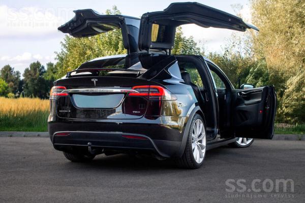 Black Tesla Model X 2018 in Jelgava, with an engine capacity of 0.00 L and mileage of 152 thousand km for 21500 €, photo 8 on AUTOMOTO.COM.LV