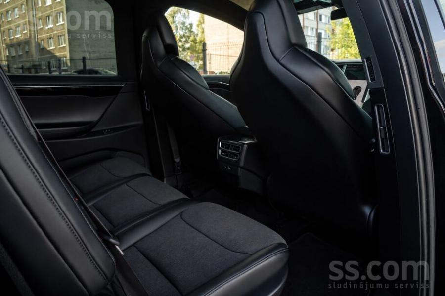 Black Tesla Model X 2018 in Jelgava, with an engine capacity of 0.00 L and mileage of 152 thousand km for 21500 €, photo 10 on AUTOMOTO.COM.LV