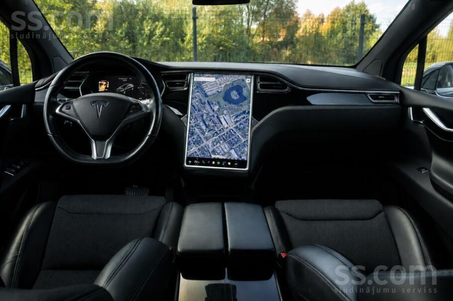 Black Tesla Model X 2018 in Jelgava, with an engine capacity of 0.00 L and mileage of 152 thousand km for 21500 €, photo 11 on AUTOMOTO.COM.LV