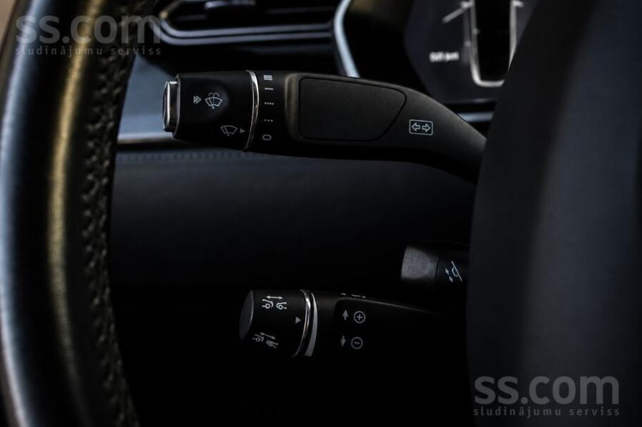 Black Tesla Model X 2018 in Jelgava, with an engine capacity of 0.00 L and mileage of 152 thousand km for 21500 €, photo 14 on AUTOMOTO.COM.LV