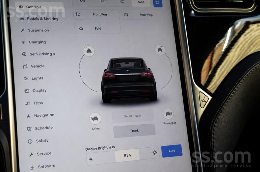 Black Tesla Model X 2018 in Jelgava, with an engine capacity of 0.00 L and mileage of 152 thousand km for 21500 €, photo 17 on AUTOMOTO.COM.LV