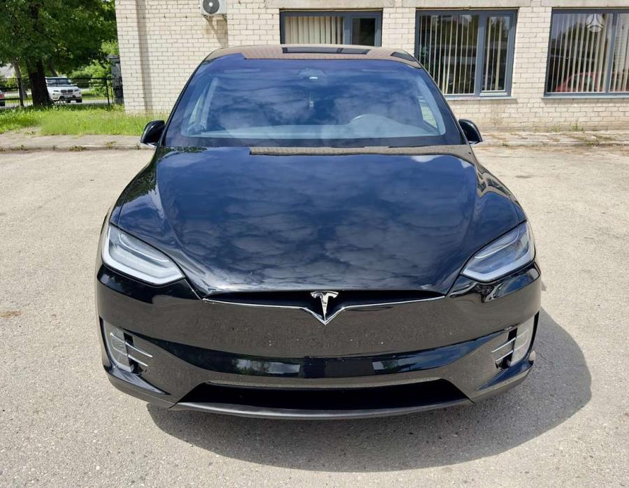 Black Tesla Model X 2019 in Prienai, with an engine capacity of 0.00 L and mileage of 99 thousand km for 29750 €, photo 1 on AUTOMOTO.COM.LV