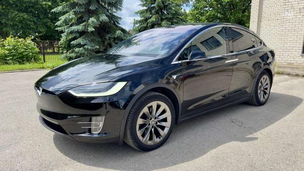 Black Tesla Model X 2019 in Prienai, with an engine capacity of 0.00 L and mileage of 99 thousand km for 29750 €, photo 3 on AUTOMOTO.COM.LV