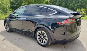 Black Tesla Model X 2019 in Prienai, with an engine capacity of 0.00 L and mileage of 99 thousand km for 29750 €, photo 5 on AUTOMOTO.COM.LV