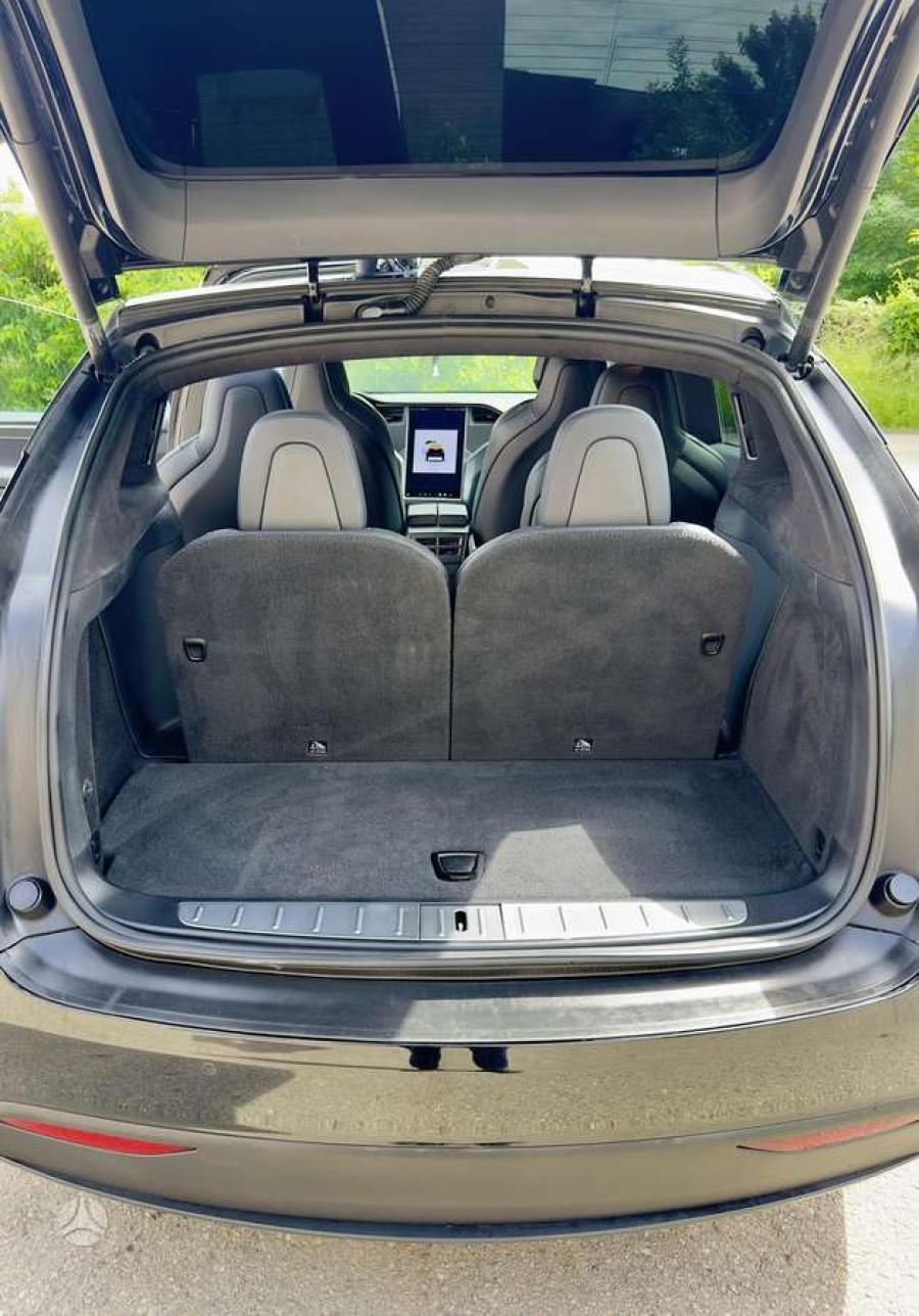 Black Tesla Model X 2019 in Prienai, with an engine capacity of 0.00 L and mileage of 99 thousand km for 29750 €, photo 12 on AUTOMOTO.COM.LV