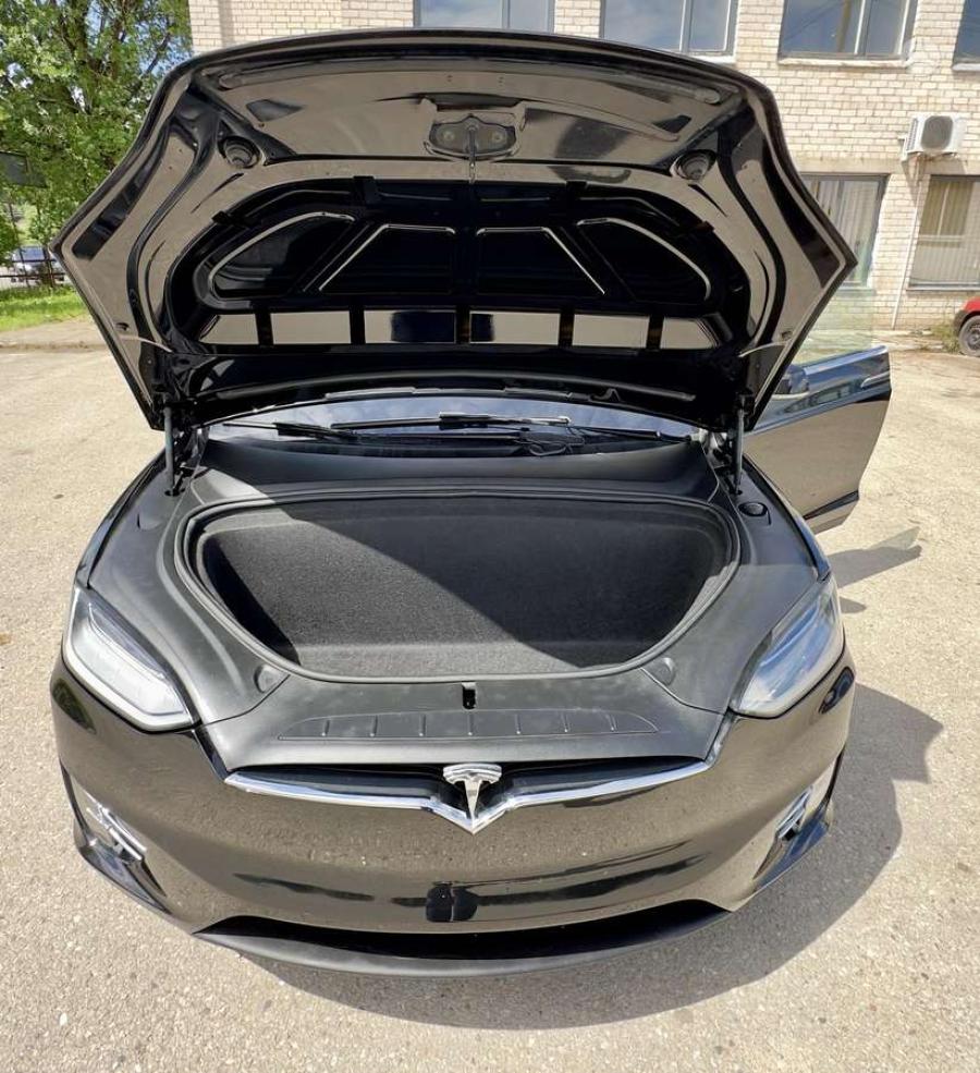 Black Tesla Model X 2019 in Prienai, with an engine capacity of 0.00 L and mileage of 99 thousand km for 29750 €, photo 15 on AUTOMOTO.COM.LV