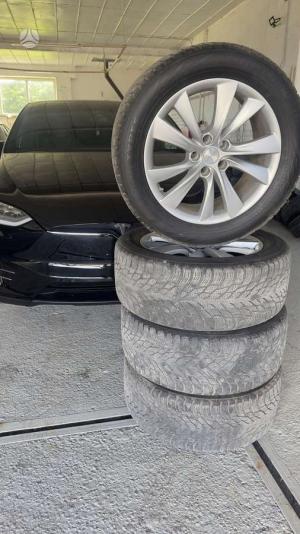 Black Tesla Model X 2019 in Prienai, with an engine capacity of 0.00 L and mileage of 99 thousand km for 29750 €, photo 17 on AUTOMOTO.COM.LV