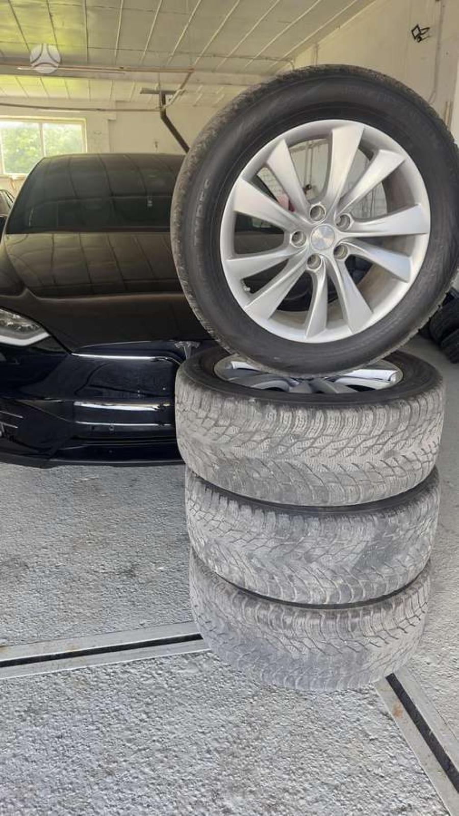 Black Tesla Model X 2019 in Prienai, with an engine capacity of 0.00 L and mileage of 99 thousand km for 29750 €, photo 17 on AUTOMOTO.COM.LV