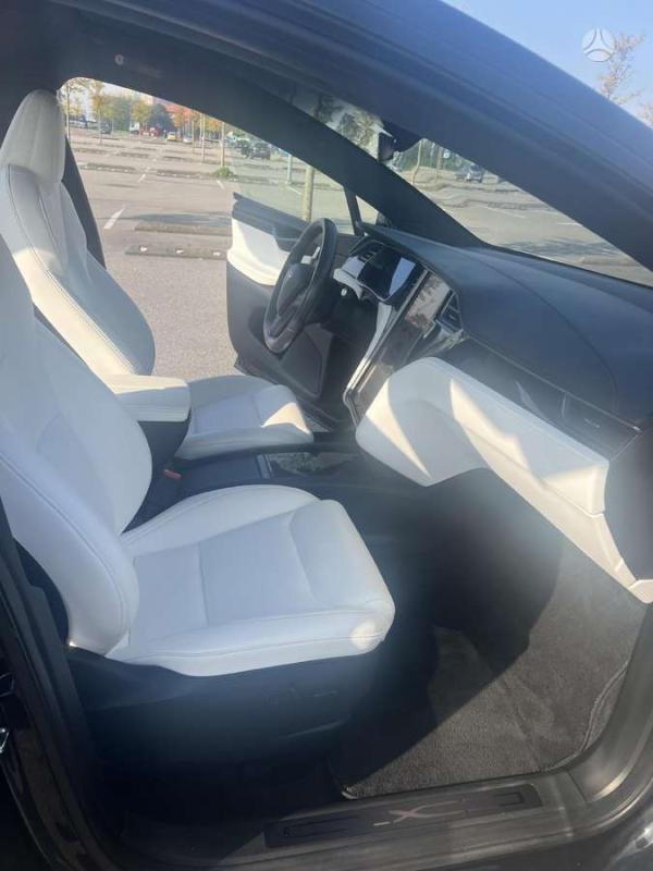 Black Tesla Model X 2020 in Klaipeda, with an engine capacity of 0.00 L and mileage of 36 thousand km for 45200 €, photo 11 on AUTOMOTO.COM.LV