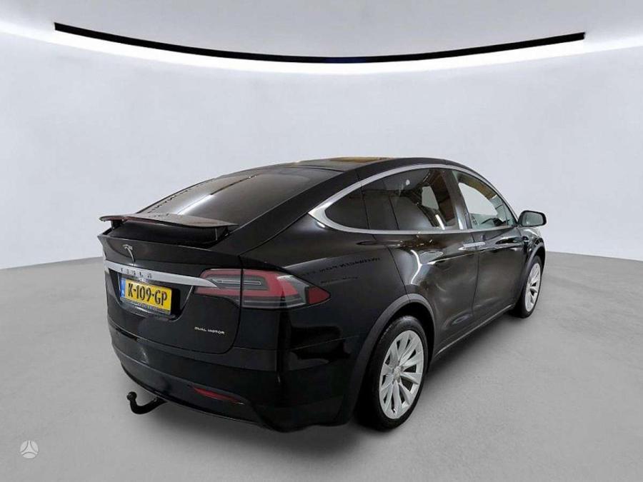 Melns Tesla Model X 2020 Viļņa, ar dzinēja tilpumu 0.00 L un nobraukumu 148 tūkst. km par 36600 €, foto 2 vietnē AUTOMOTO.COM.LV