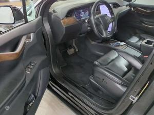 Melns Tesla Model X 2020 Viļņa, ar dzinēja tilpumu 0.00 L un nobraukumu 148 tūkst. km par 36600 €, foto 8 vietnē AUTOMOTO.COM.LV