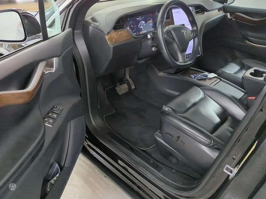 Melns Tesla Model X 2020 Viļņa, ar dzinēja tilpumu 0.00 L un nobraukumu 148 tūkst. km par 36600 €, foto 8 vietnē AUTOMOTO.COM.LV