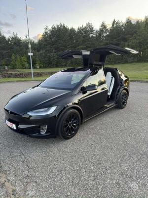 Melns Tesla Model X 2020 Viļņa, ar dzinēja tilpumu 0.00 L un nobraukumu 56 tūkst. km par 35400 €, foto  vietnē AUTOMOTO.COM.LV